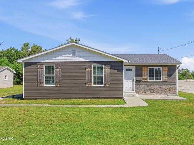 1028 W Ashland St, Nevada, MO 64772