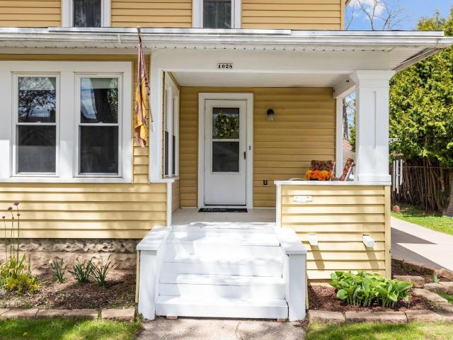 1028 w summer street