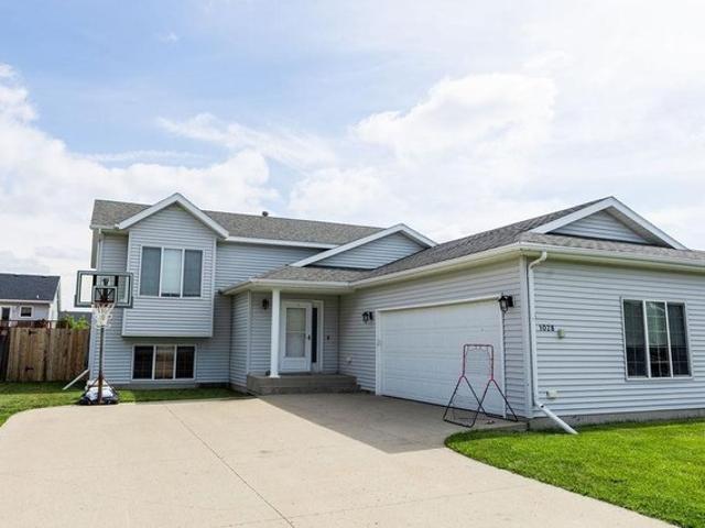 1028 39th Ave W, West Fargo, ND 58078