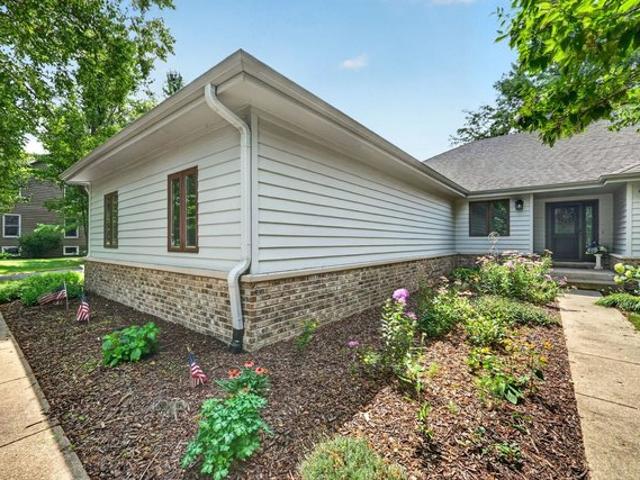 10293 E Hickory Ridge Dr, Rochelle, IL 61068