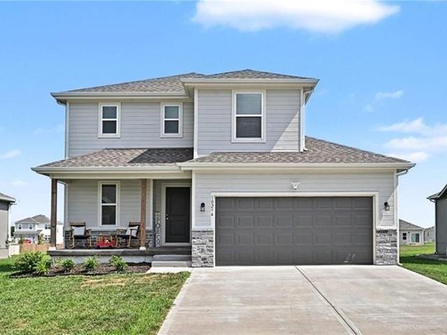 10294 Lucca Ln, Peculiar, MO 64078