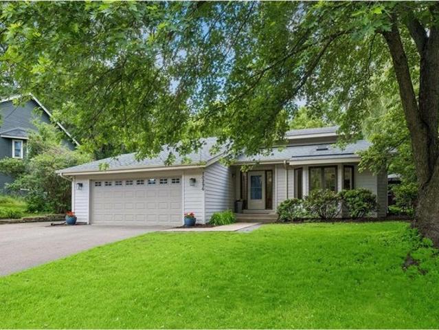 10296 rd St W, Lakeville, MN 55044