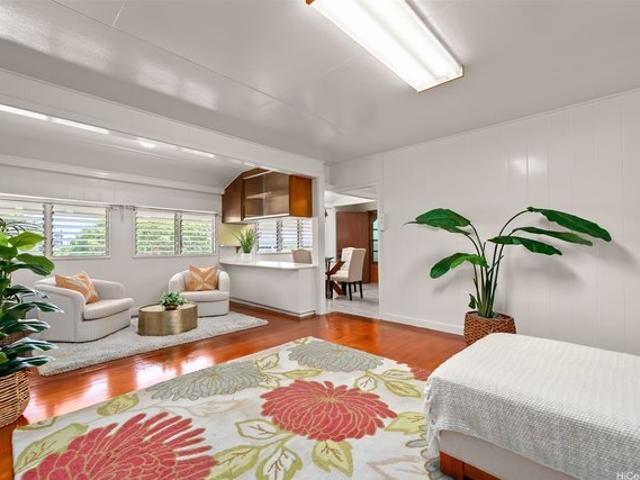 1029 Mamalu Pl, Honolulu, HI 96817