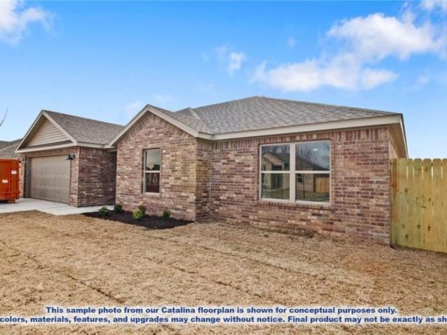 1029 Marquis Ave, Lowell, AR 72745