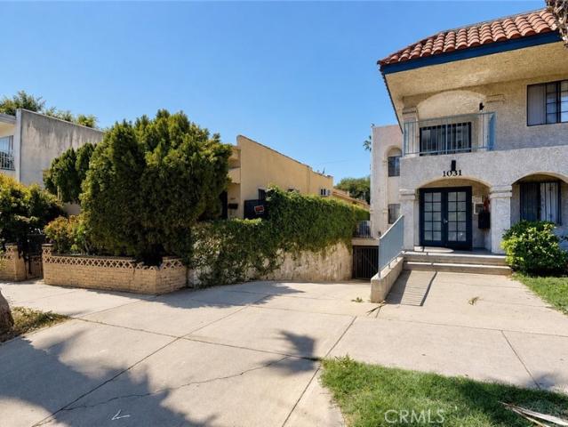 1029 N Orange Grove
