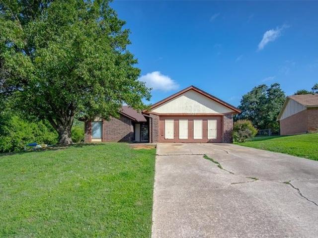 1029 Oak Hill Dr, Midwest City, OK 73110