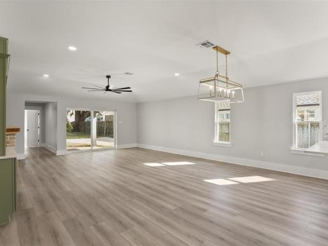1029 Aurora Avenue