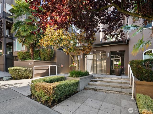 1029 Belmont Avenue E # 305