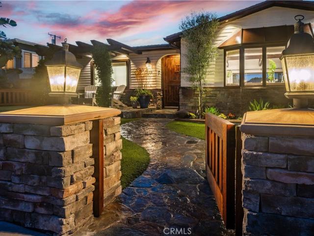 1029 E Acacia