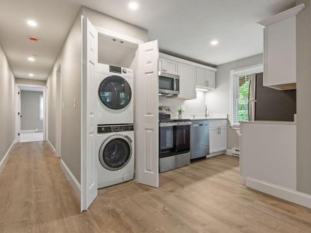 1029 Iyannough Rd Apt 9B, Hyannis, MA 02601
