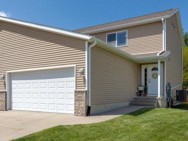 1029 Lois Ln, Waterloo, IA 50702