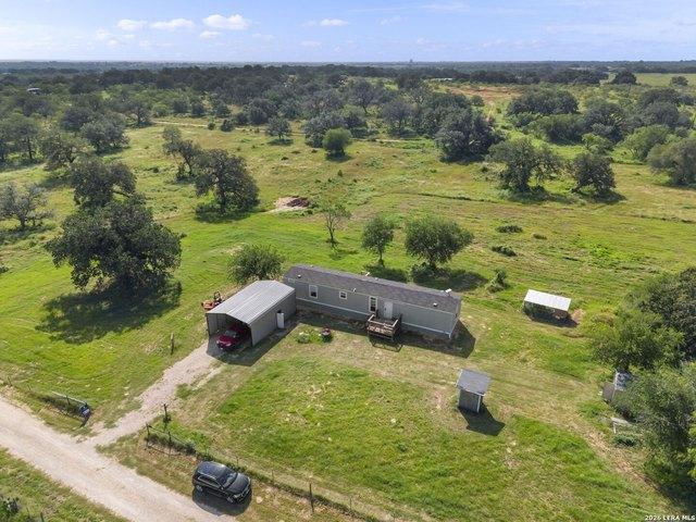1029 Postert Ln, Floresville, TX 78114