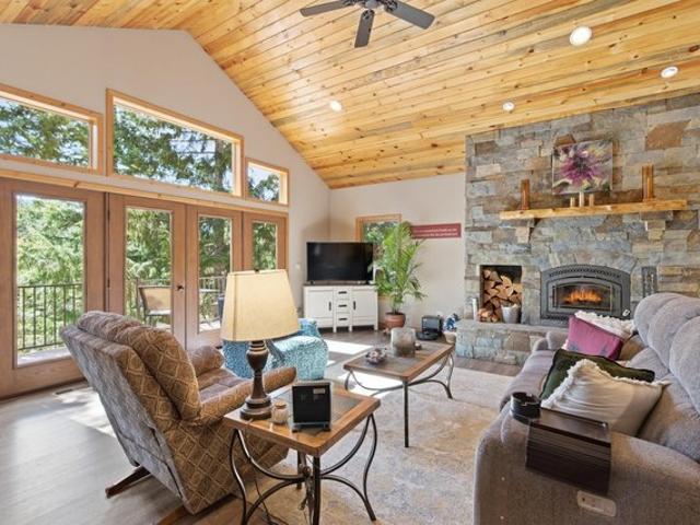 1029 Sun Valley Dr, Careywood, ID 83809