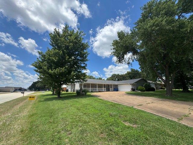 1029 S Denman Ave, Chanute, KS 66720