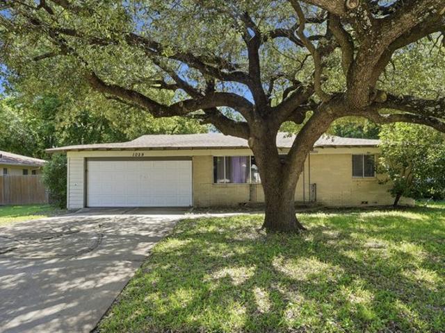 1029 Usher St, Benbrook, TX 76126