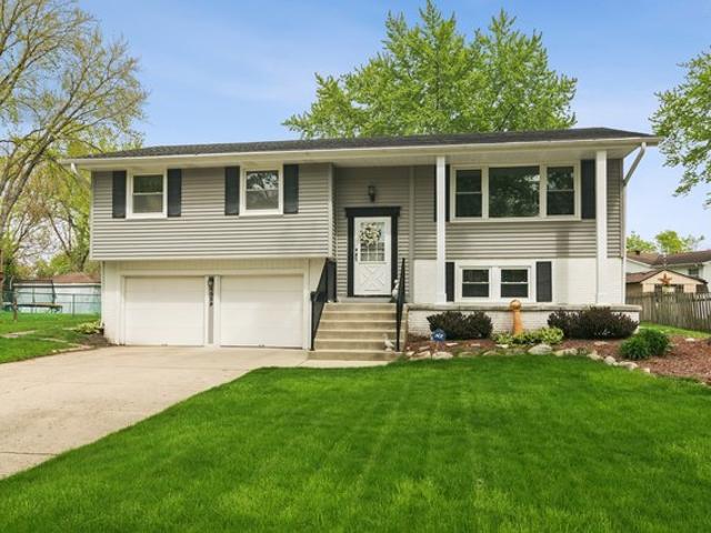 1029 Webster Ln, Schaumburg, IL 60193
