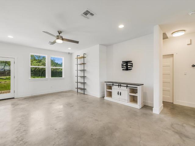 10201 Thomas Ln