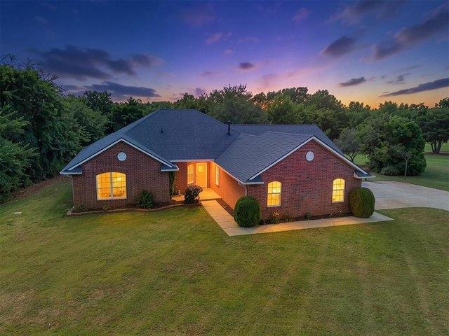 10201 Fawn Valley Dr, Mustang, OK 73064