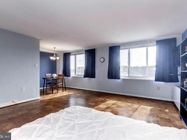 10201 Grosvenor Place # 1424