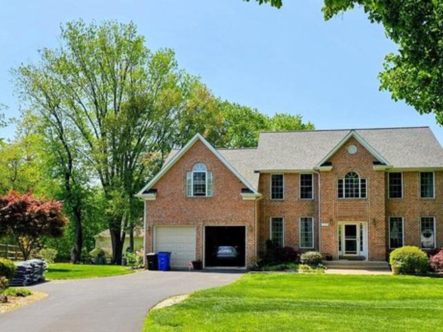 10201 Maxine St, Ellicott City, MD 21042
