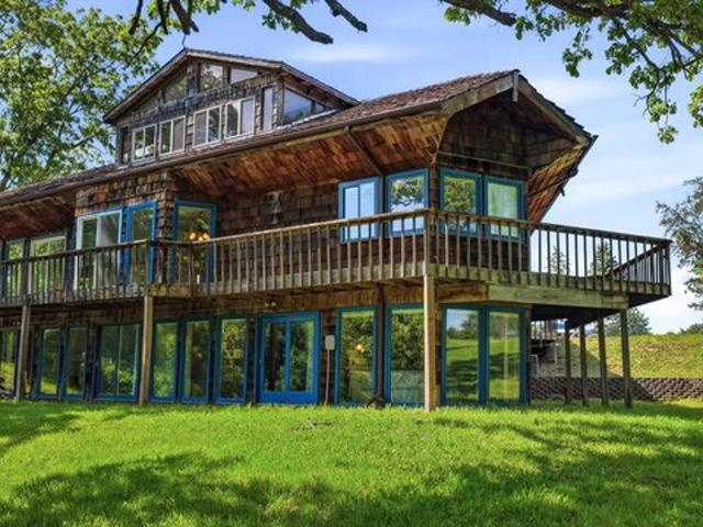 10202 Timberland Dr, Story City, IA 50248