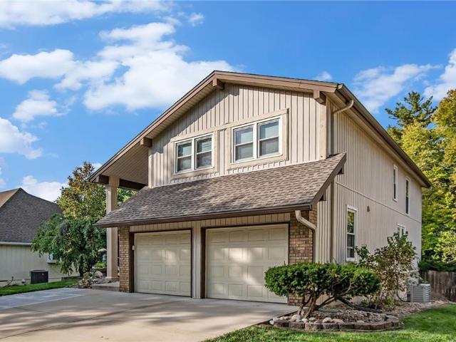 10202 NW Mirror Lake Drive