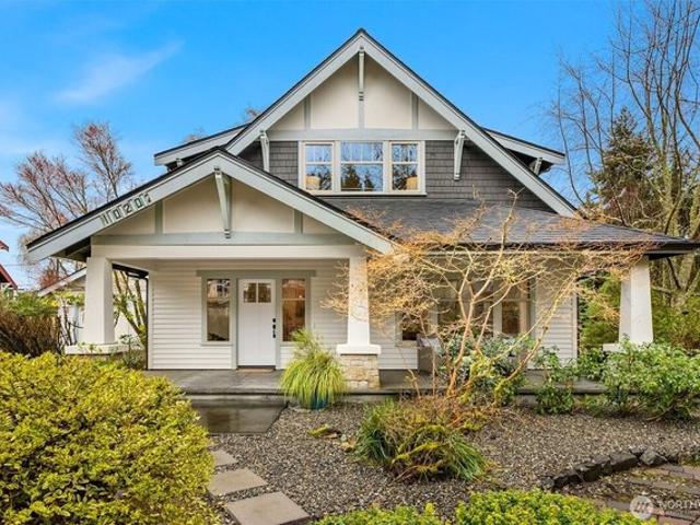 10202 Rodal Ct NE, Bainbridge Island, WA 98110