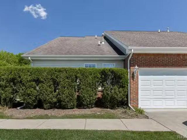 10207 SUNRISE DR UNIT C, GRAND BLANC, MI 48439 Condo/Townhome.