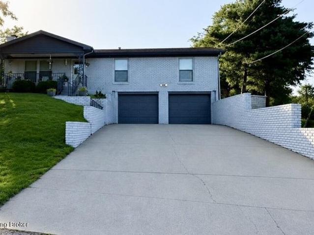 10204 Eve Dr, Louisville, KY 40272