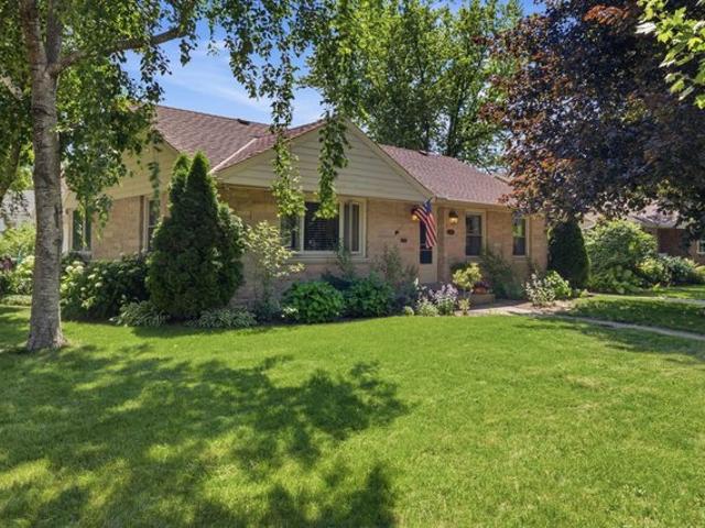 10205 W Feerick Pl, Wauwatosa, WI 53222