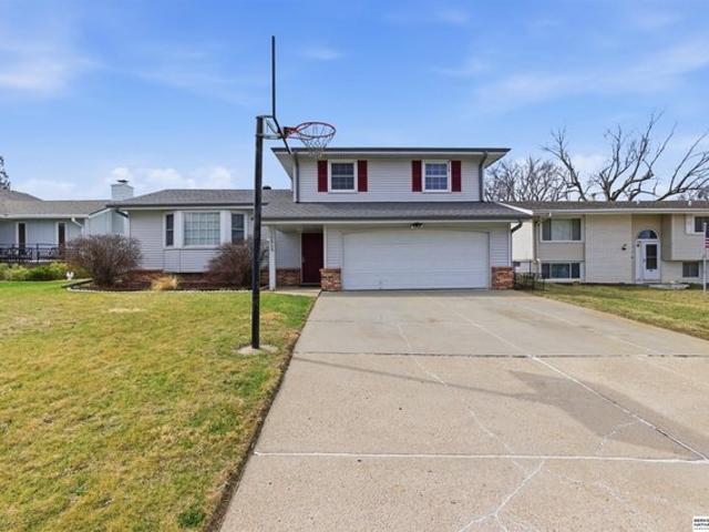 10205 Ohern St, Omaha, NE 68127