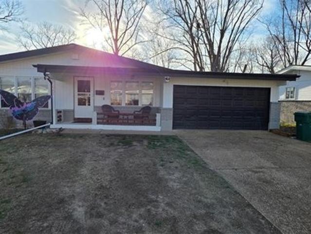 10205 Pannell Dr, Saint Louis, MO 63136