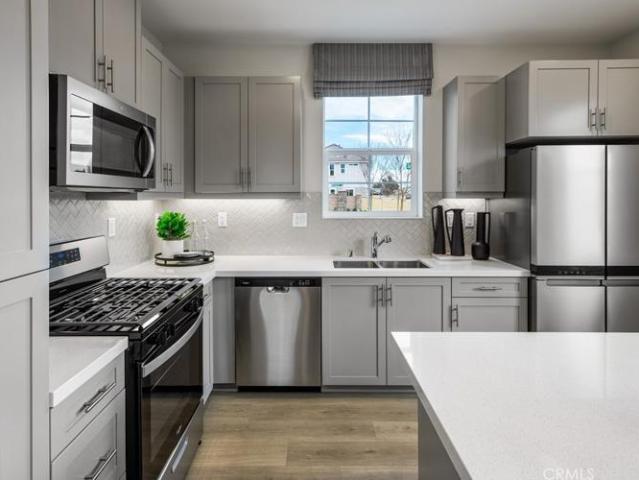 10208 Calder Cir, Riverside, CA 92522