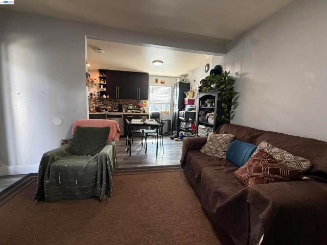 10209 & 10211 Pippin St