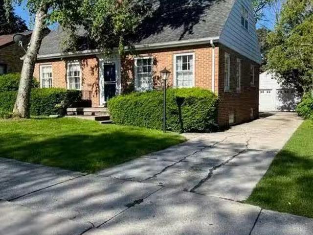 1020 N 10TH ST, MANITOWOC, WI 54220 Single Family Residence Fo.