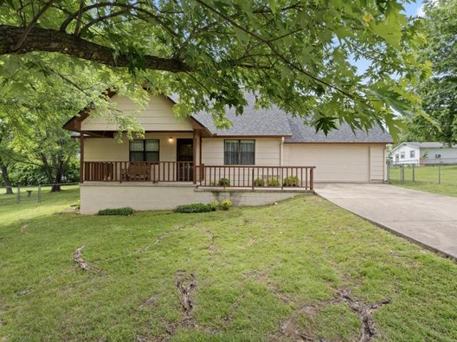 1020 Ahnawake St, Grove, OK 74344