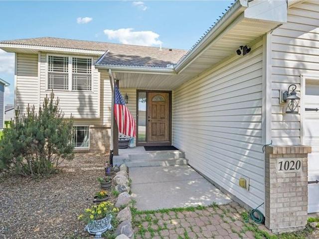 1020 Bluestem Ln, Lester Prairie, MN 55354