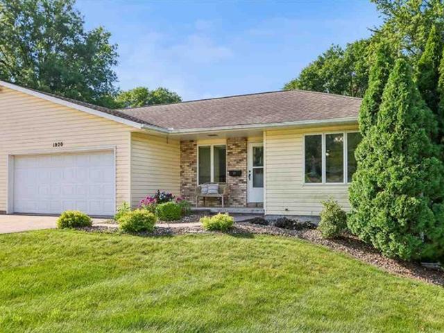 1020 Chatham Dr, Williamsburg, IA 52361
