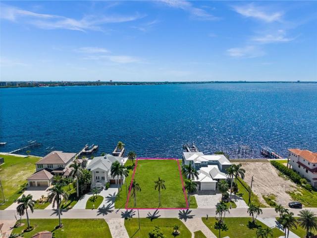 1020 Dolphin Dr, Cape Coral, FL 33904 | MLS #226014 | Compass