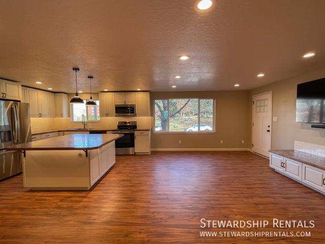 1020 E 18th Ave 2 beds, 1 full bath