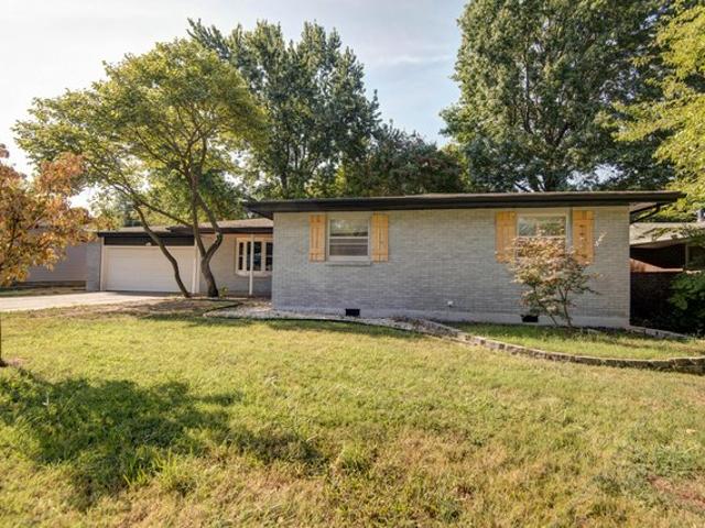 1020 E Edgewood St, Springfield, MO 65807
