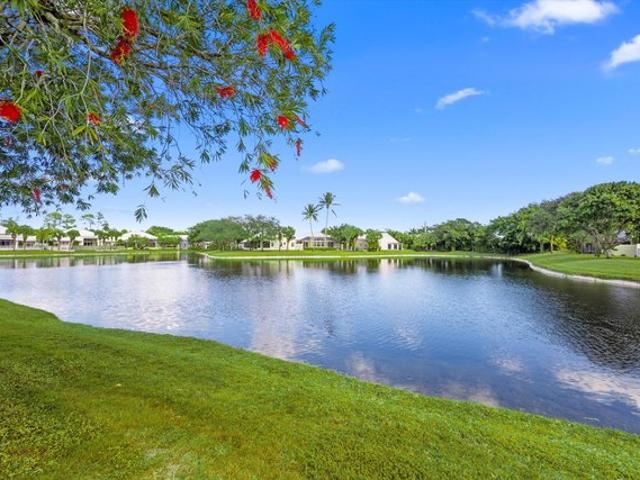 1020 Lytham Ct, West Palm Beach, FL 33411