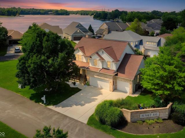 1020 Sunset Bay