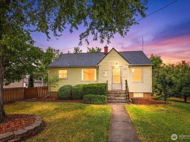 1020 S College Ave, College Place, WA 99324