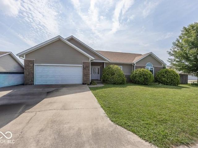 1020 S Creek Dr W, Greensburg, IN 47240