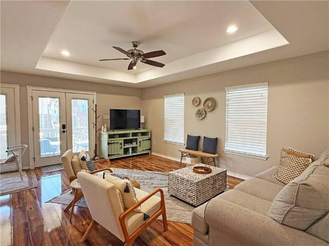 1020 S Live Oak Street
