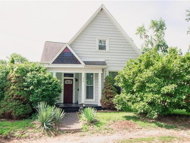 1020 Van Buren Ave, Charleston, IL 61920
