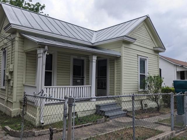 1020 W Poplar St, San Antonio, TX 78212