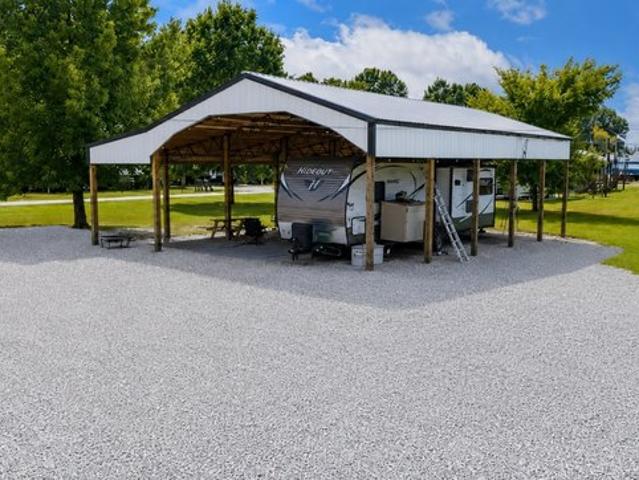 1020 Wc Pickett Rd, Clifton, TN 38425