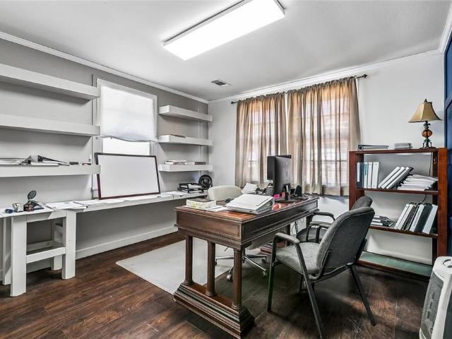 1020 Westbank Expy